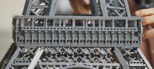 LEGO 10307 Eiffel Tower has familiar pieces in new places