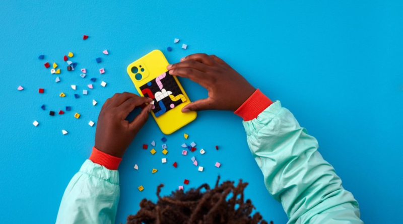 Build a LEGO infinity cube using this TikTok tutorial