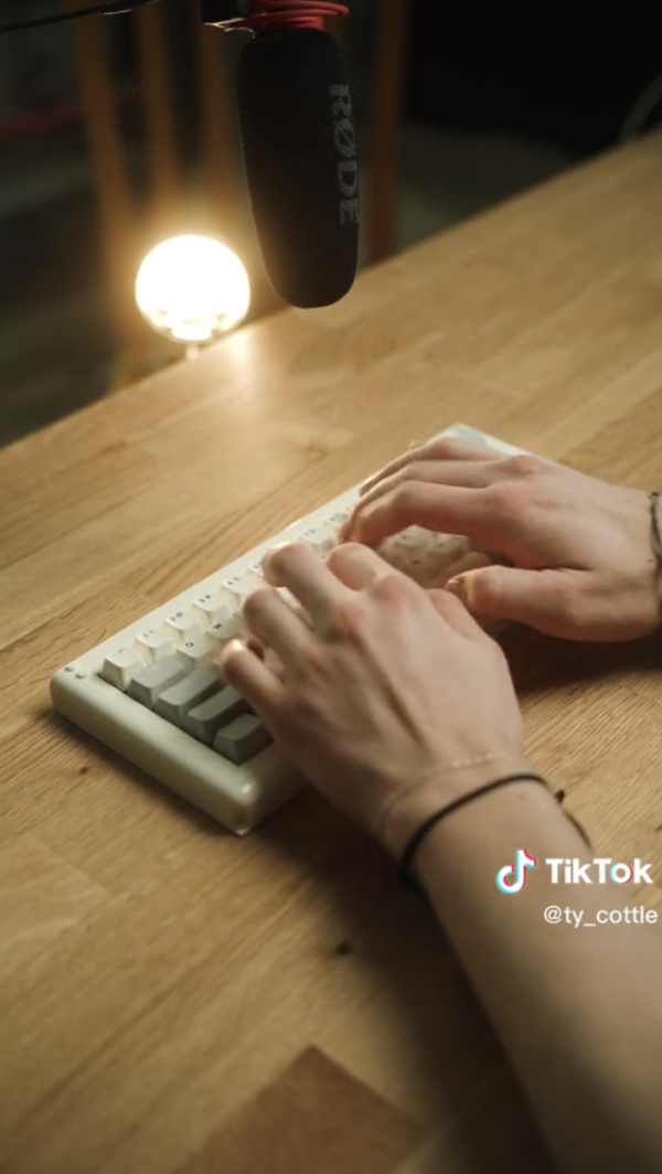 Type like LEGO with the most satisfying-sounding keyboard