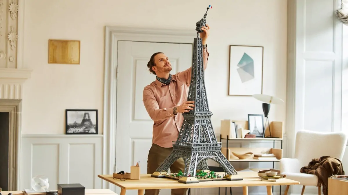 LEGO 10307 Eiffel Tower has familiar pieces in new places LEGO 10307 Eiffel Tower has familiar pieces in new places