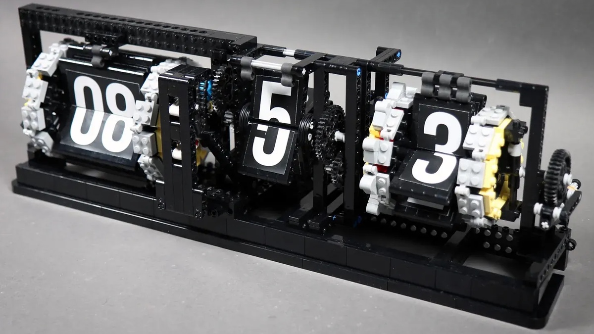 WATCH: LEGO flip clock qualifies for LEGO Ideas