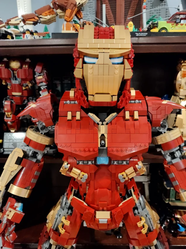 LEGO Marvel 76210 Hulkbuster’s proportions can be improved