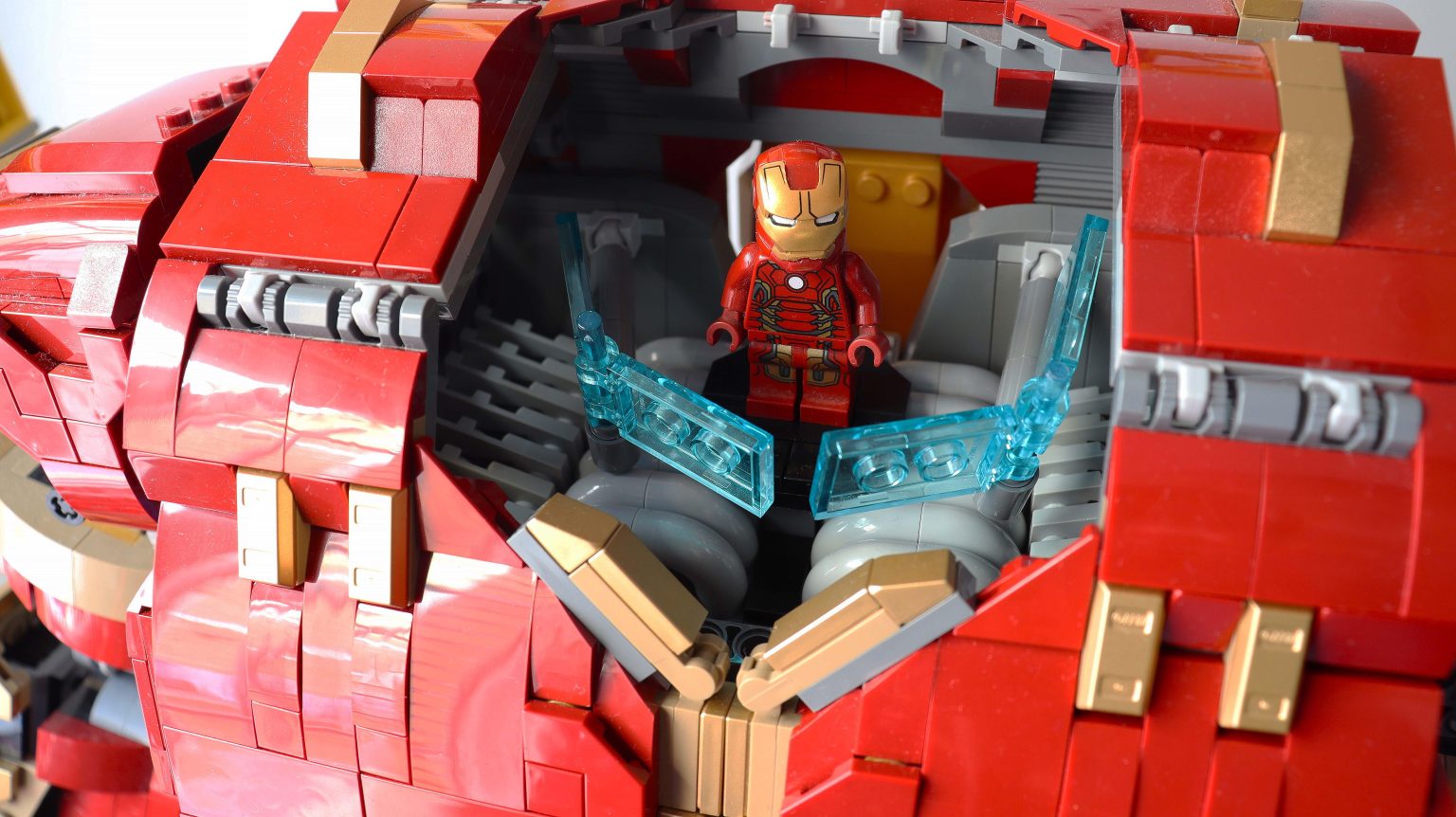 Turn LEGO Marvel 76210 Hulkbuster to massive minifigure mech