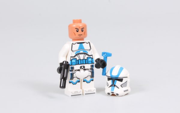 Improving the new LEGO Star Wars 501st Officer minifigure