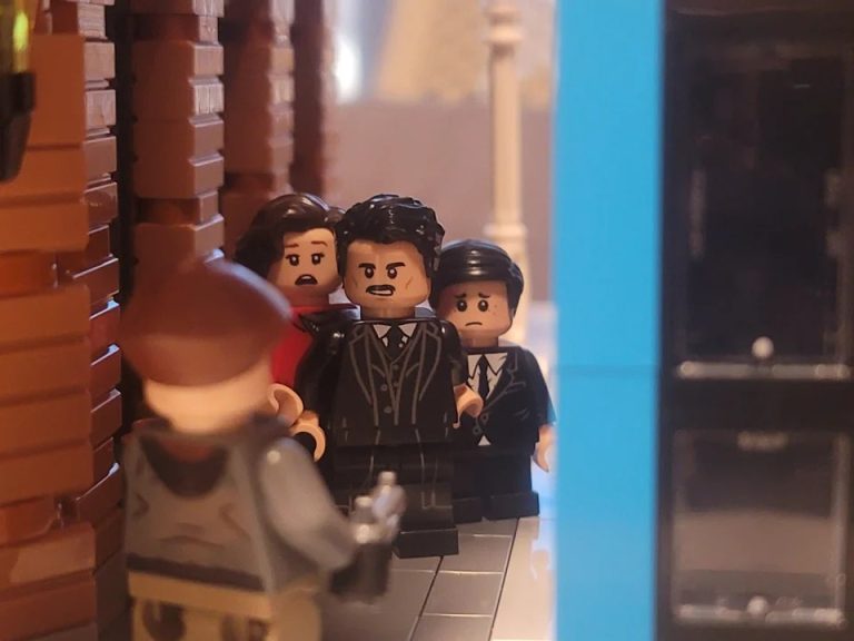 LEGO Icons 10312 Jazz Club can be a DC modular building