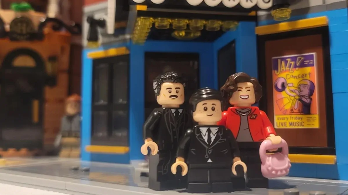 LEGO Icons 10312 Jazz Club can be a DC modular building