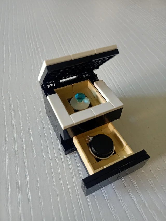 LEGO fan builds their very own happy ever after to propose