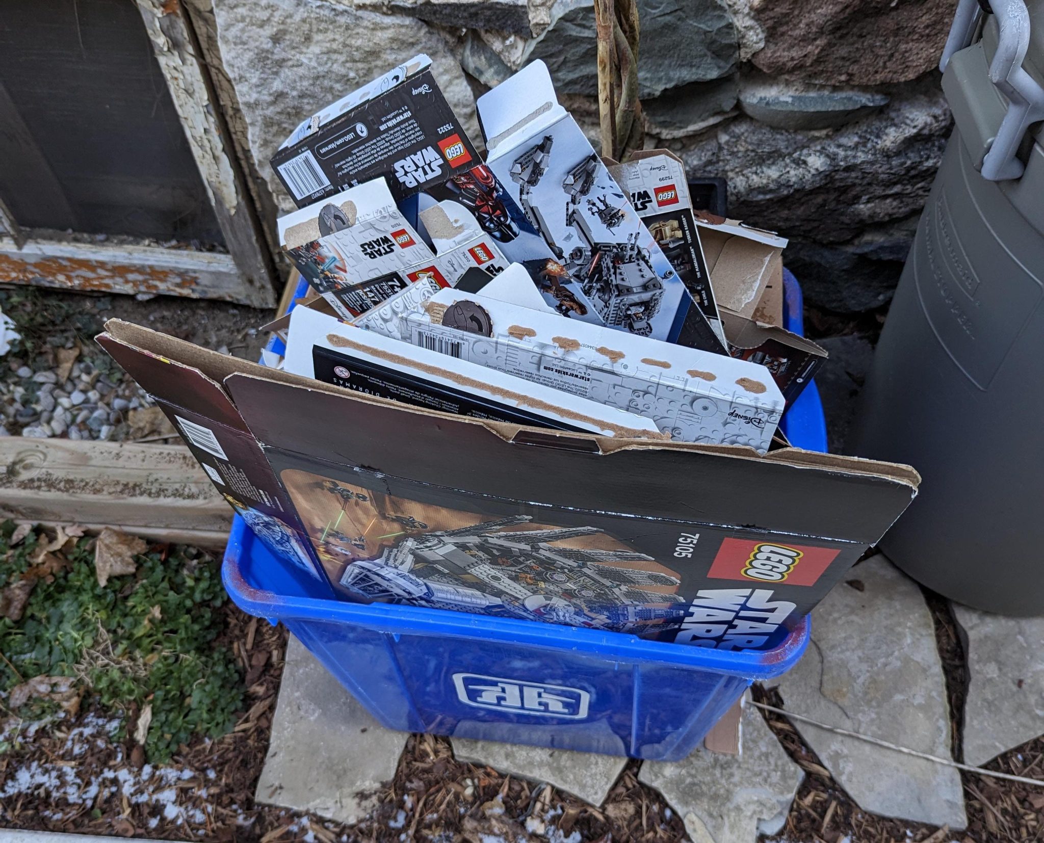 Struggling to recycle LEGO boxes? There's a group for that