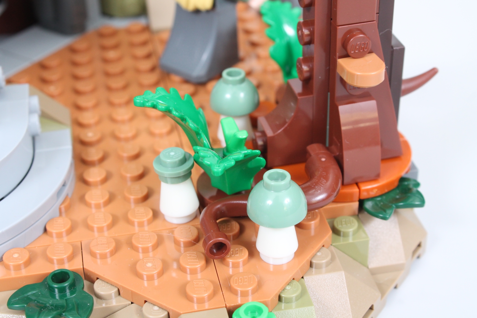 LEGO’s new plant piece moves from Middle-earth to the beach