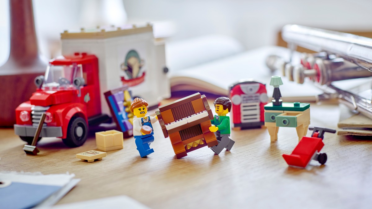 LEGO Icons 40586 Moving Truck revealed as future GWP - Brick Fanatics