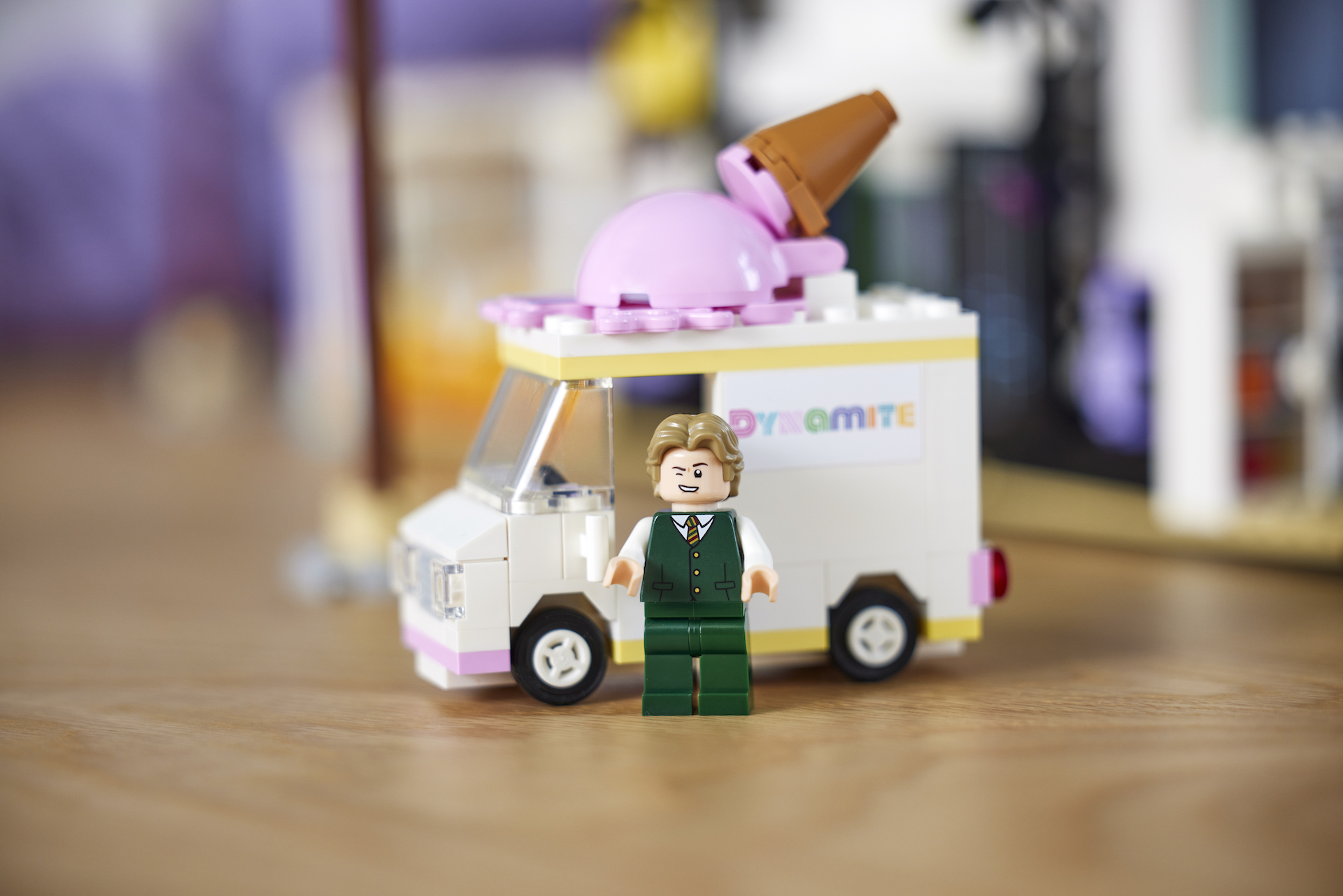 LEGO BTS – 21339 BTS Dynamite: fan concept vs. finished set