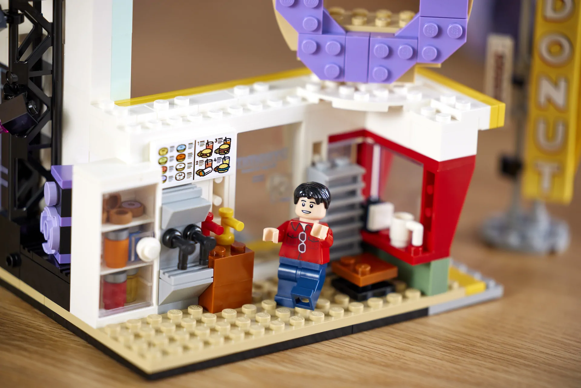 LEGO Ideas 21339 BTS Dynamite visual tour and gallery