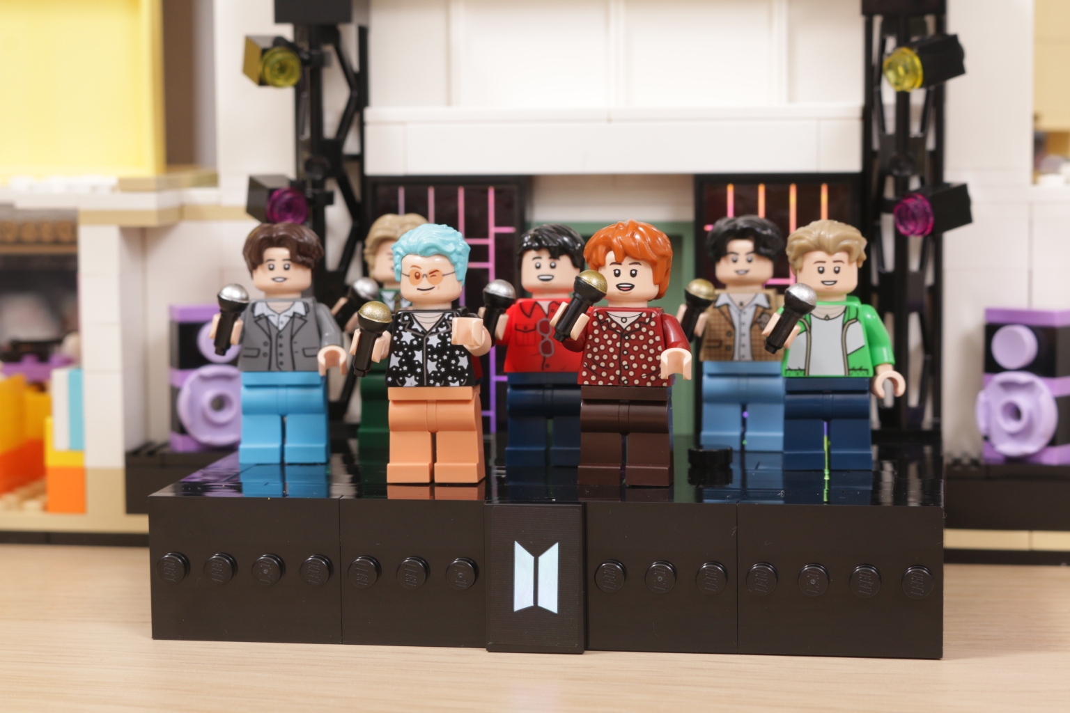 LEGO Ideas 21339 BTS Dynamite review and gallery