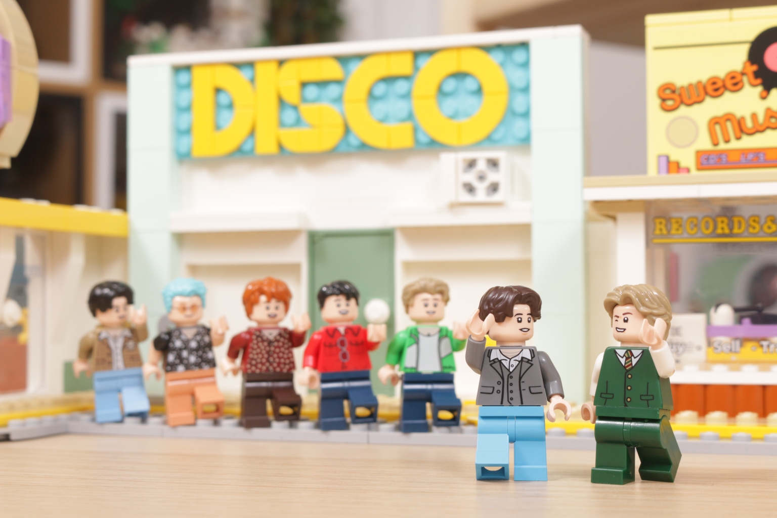 LEGO Ideas 21339 BTS Dynamite review and gallery