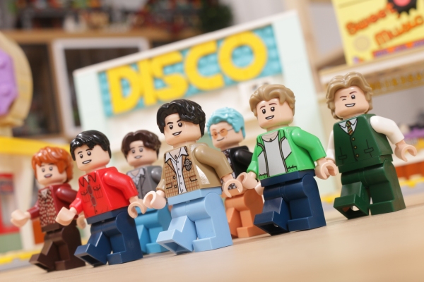 LEGO Ideas 21339 BTS Dynamite review and gallery