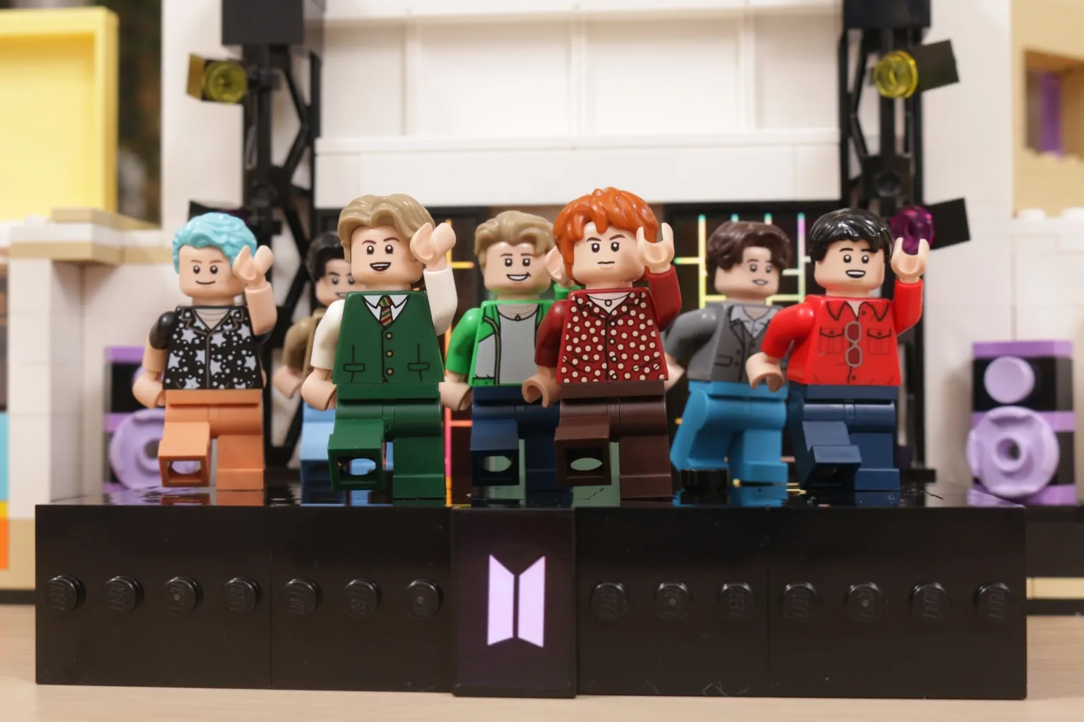 LEGO Ideas 21339 BTS Dynamite review and gallery