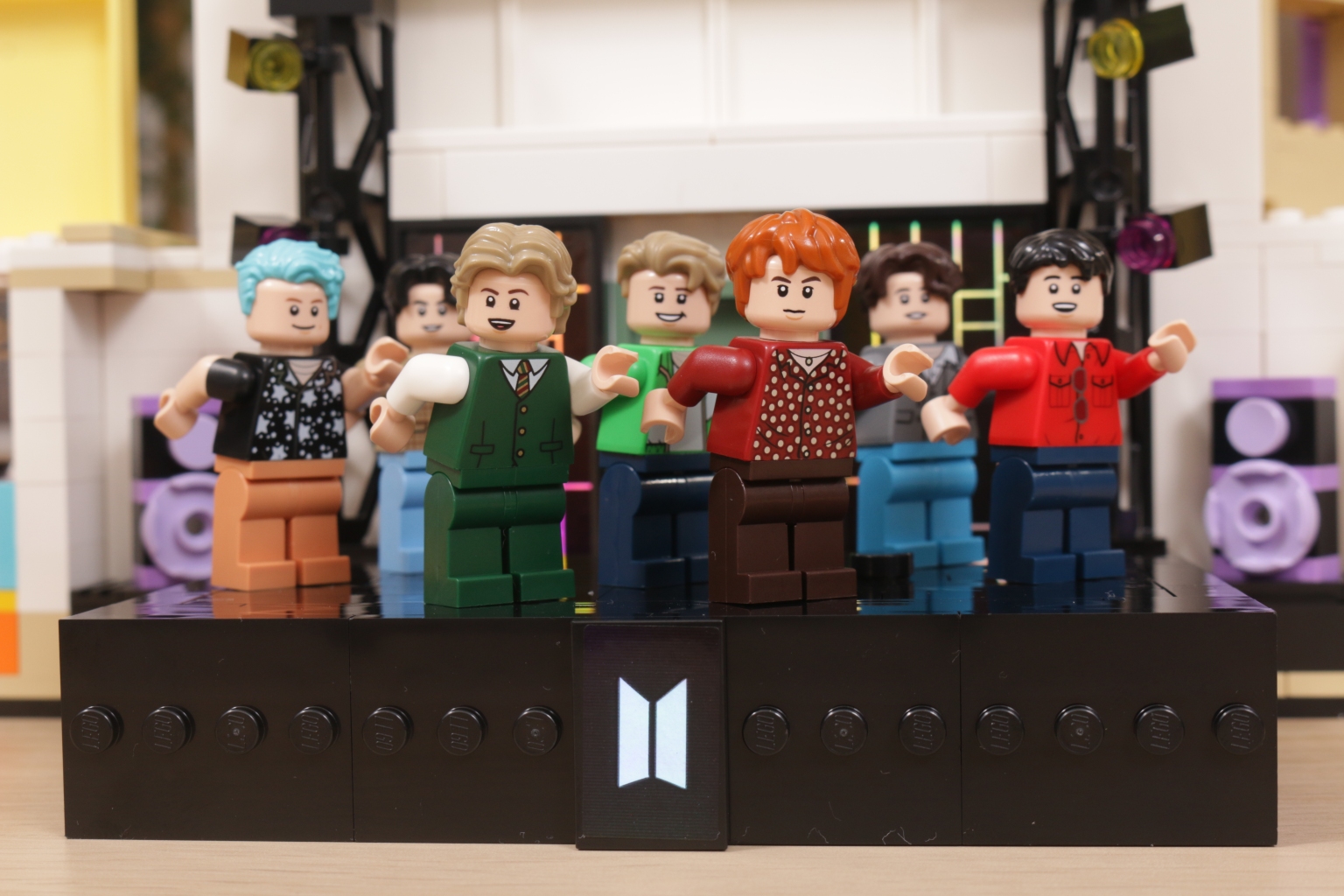 LEGO Ideas 21339 BTS Dynamite review and gallery