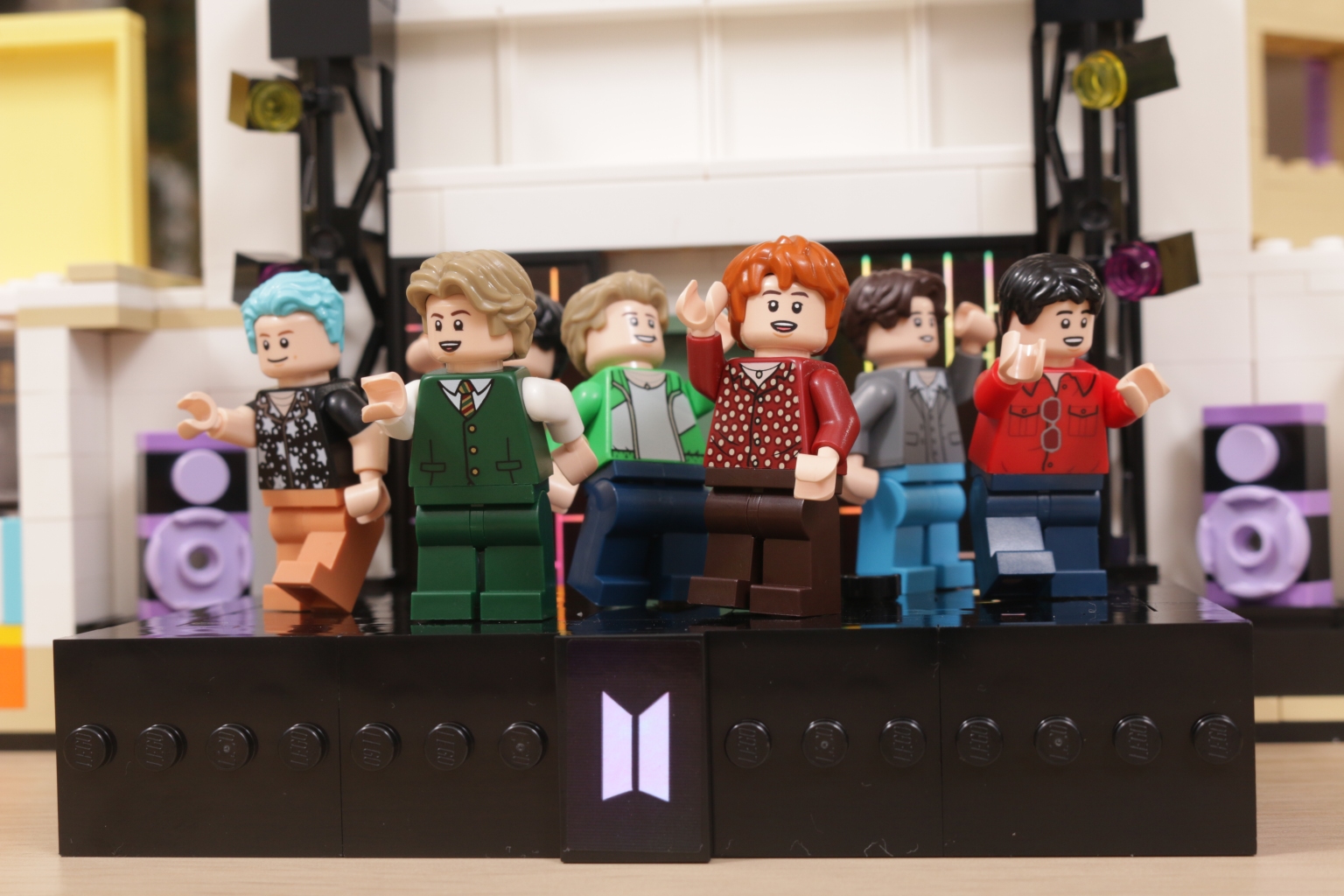 LEGO Ideas 21339 BTS Dynamite review and gallery