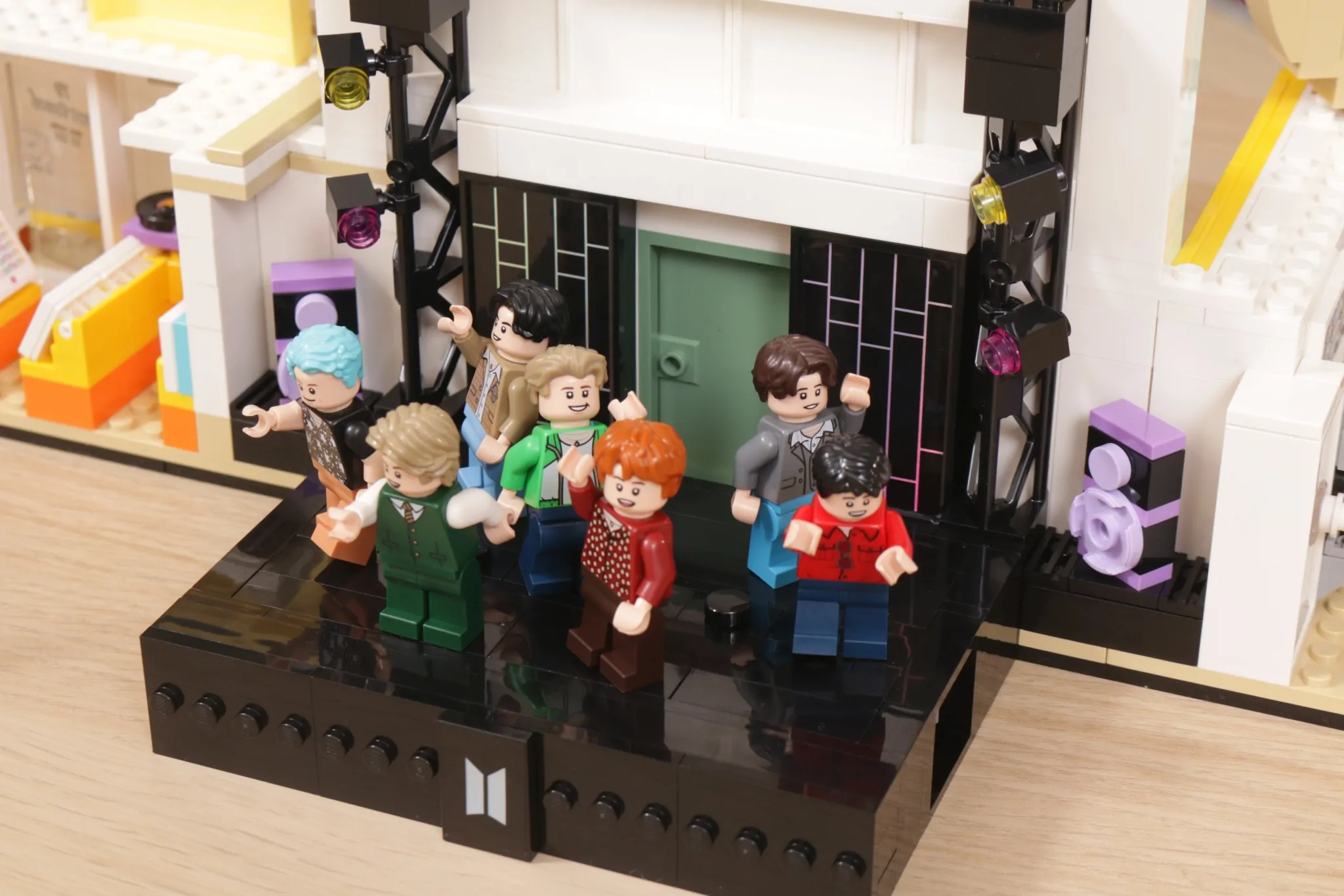 LEGO Ideas 21339 BTS Dynamite review and gallery