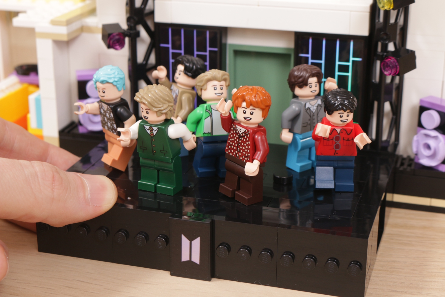 LEGO Ideas 21339 BTS Dynamite review and gallery