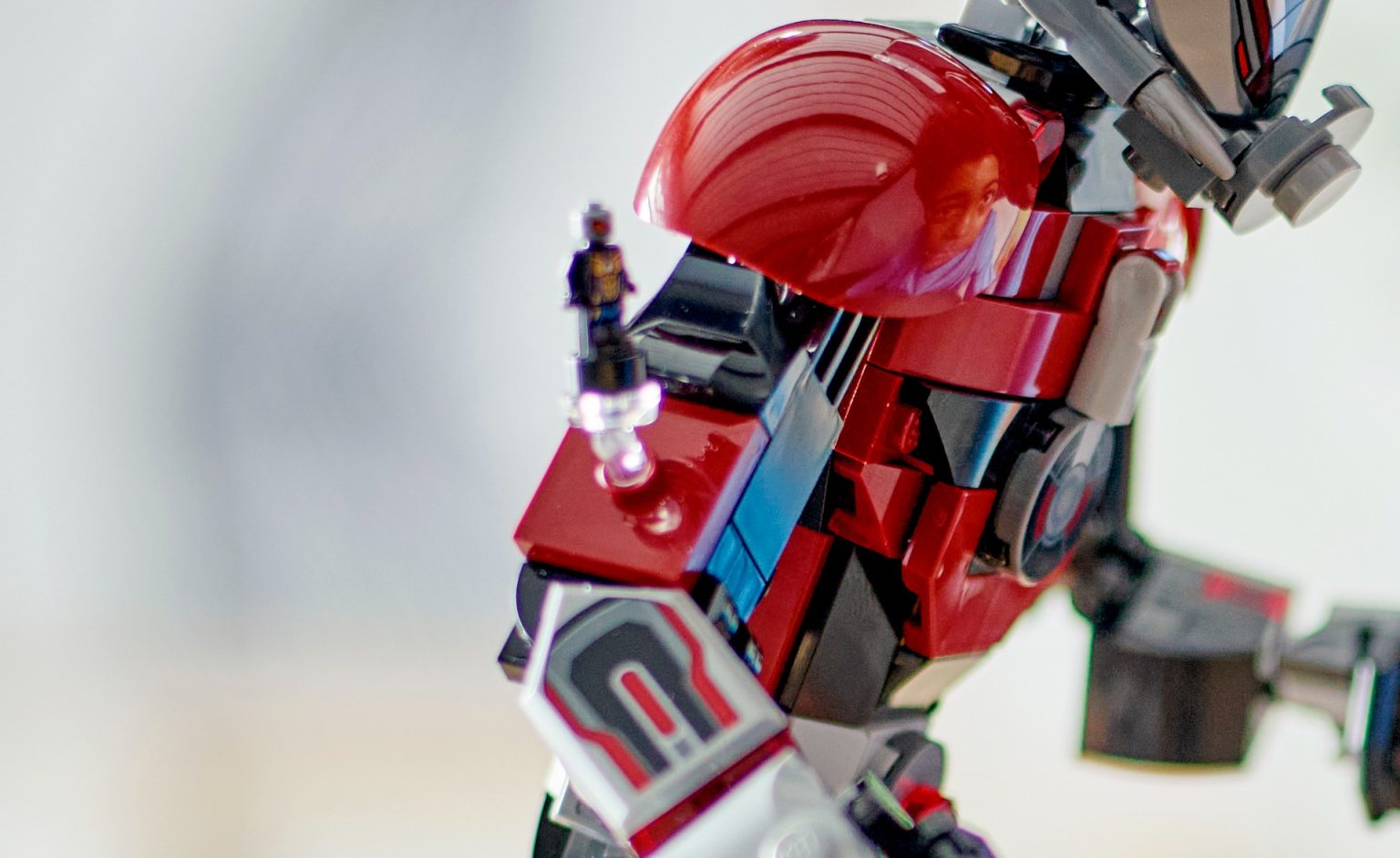 LEGO Marvel 76256 Ant-Man Construction Figure visual tour