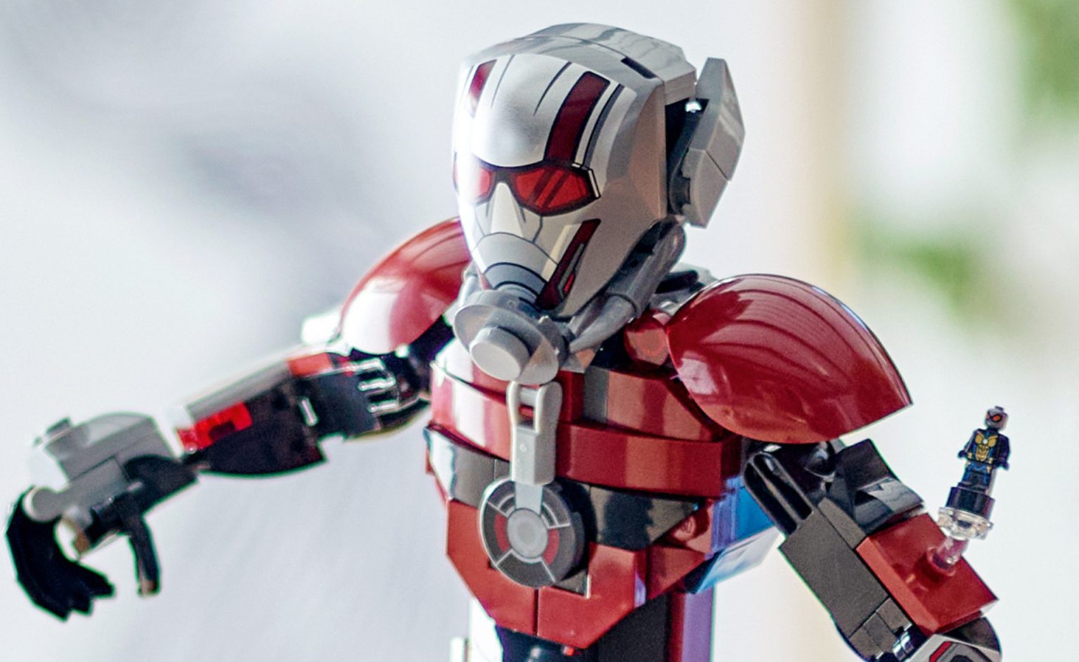 LEGO Marvel 76256 Ant-Man Construction Figure visual tour