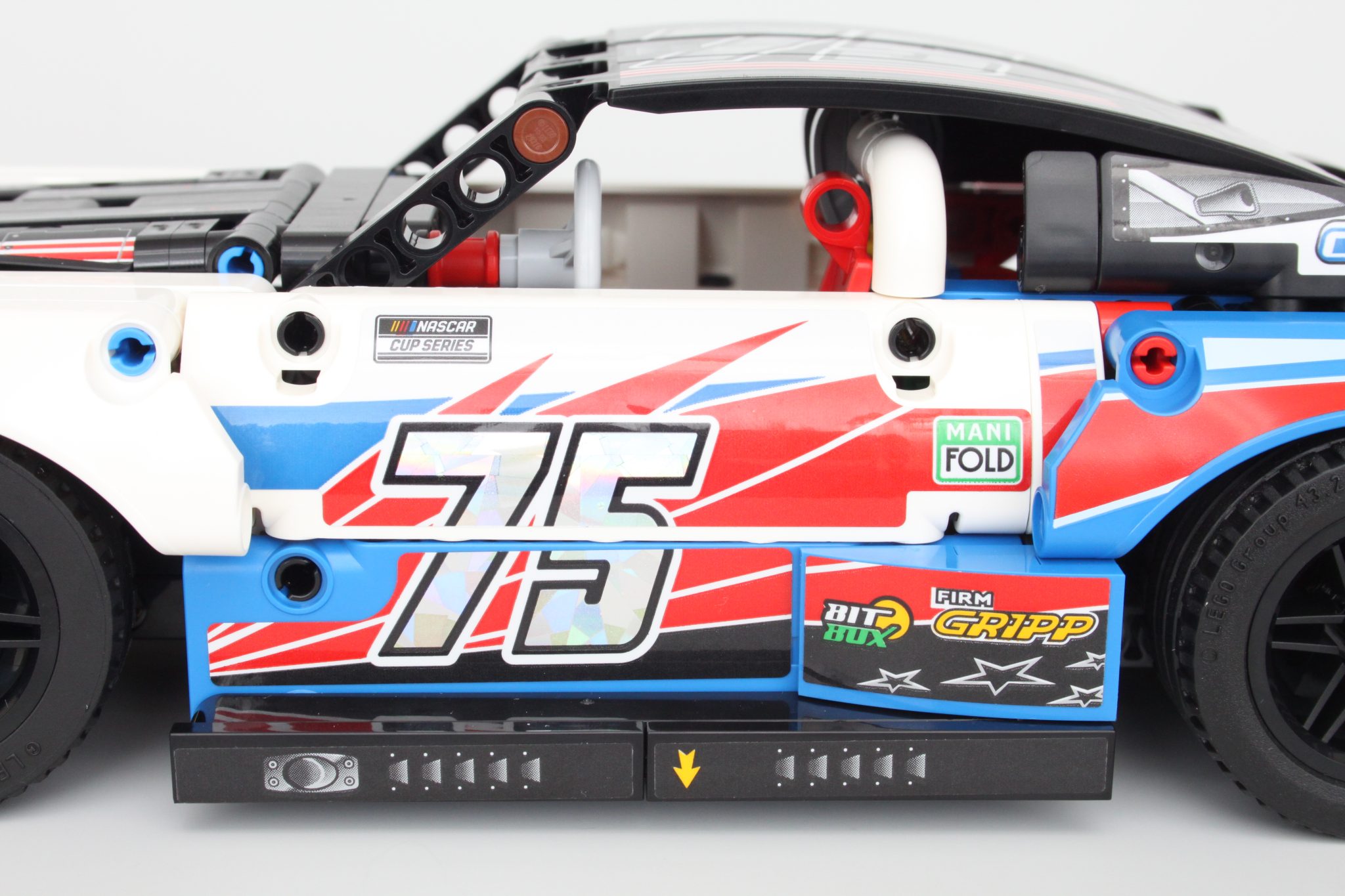 LEGO 42153 NASCAR Next Gen Chevrolet Camaro ZL1 review