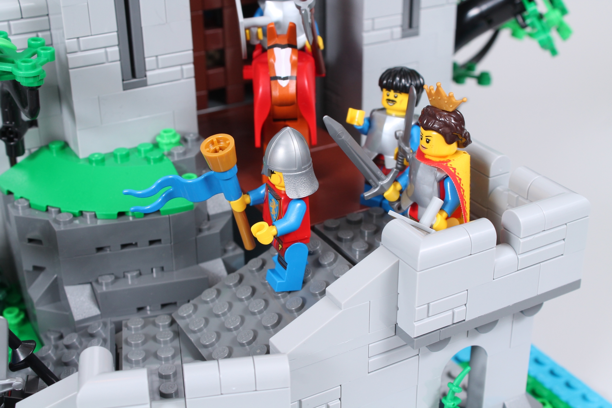 How to fix LEGO 10305 Lion Knights’ Castle's biggest flaw