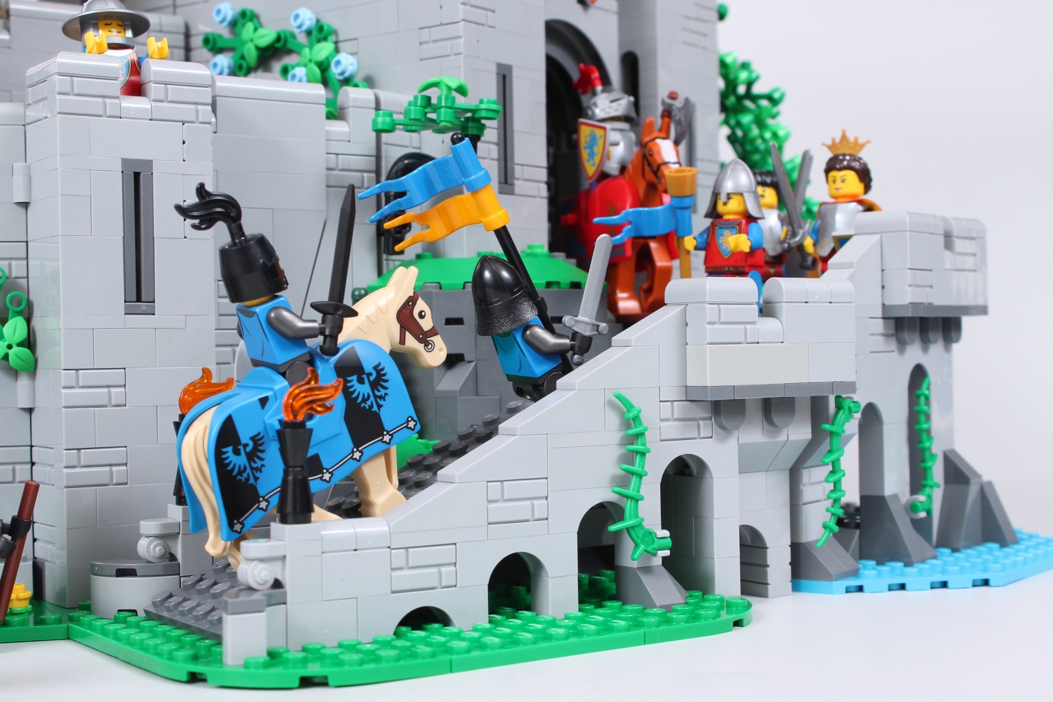 How to fix LEGO 10305 Lion Knights’ Castle's biggest flaw