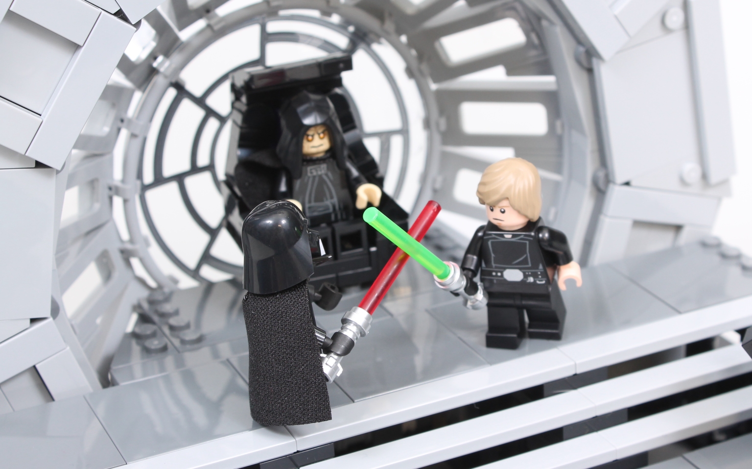 LEGO Star Wars 75352 Emperor’s Throne Room Diorama review