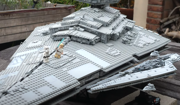 75356 Executor Super Star Destroyer is as good as UCS sets