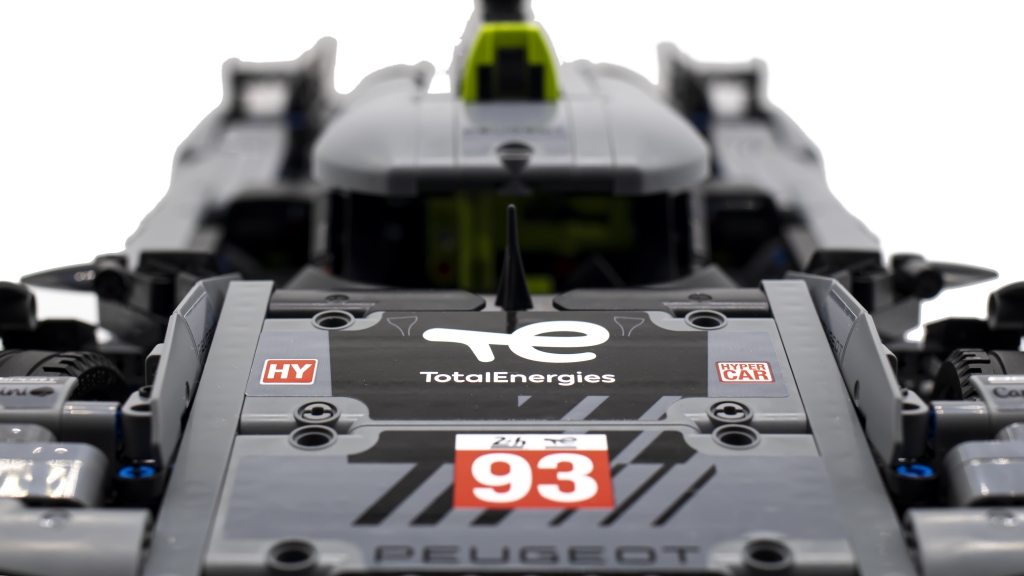 LEGO 42156 Peugeot 9X8 24H Le Mans Hybrid Hypercar review