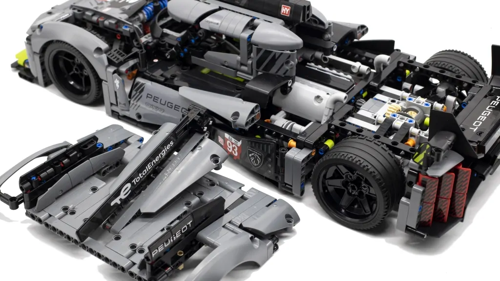 LEGO 42156 Peugeot 9X8 24H Le Mans Hybrid Hypercar review
