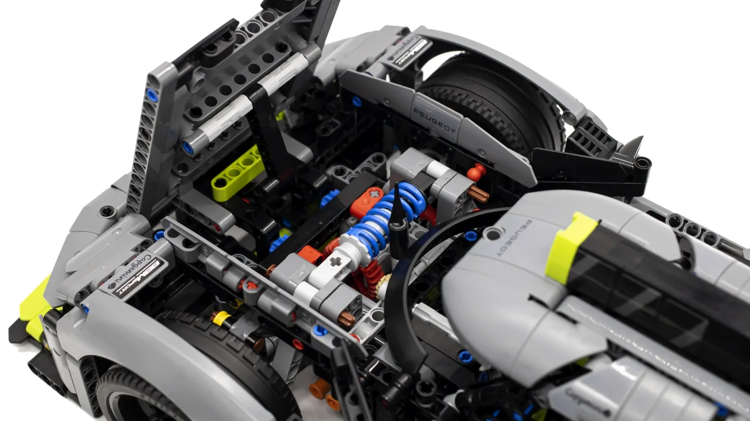 LEGO 42156 Peugeot 9X8 24H Le Mans Hybrid Hypercar review