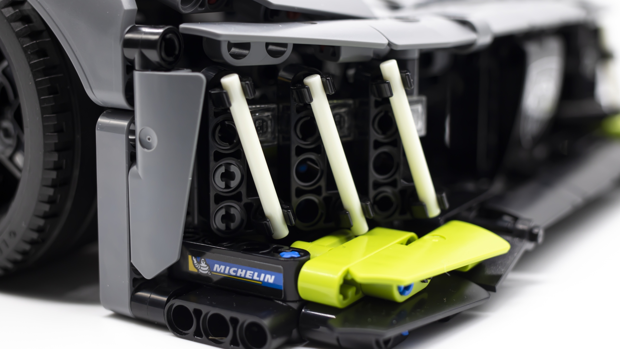 LEGO 42156 Peugeot 9X8 24H Le Mans Hybrid Hypercar review