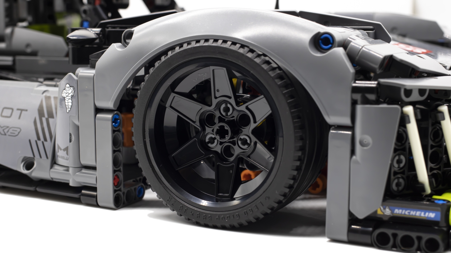 LEGO 42156 Peugeot 9X8 24H Le Mans Hybrid Hypercar review