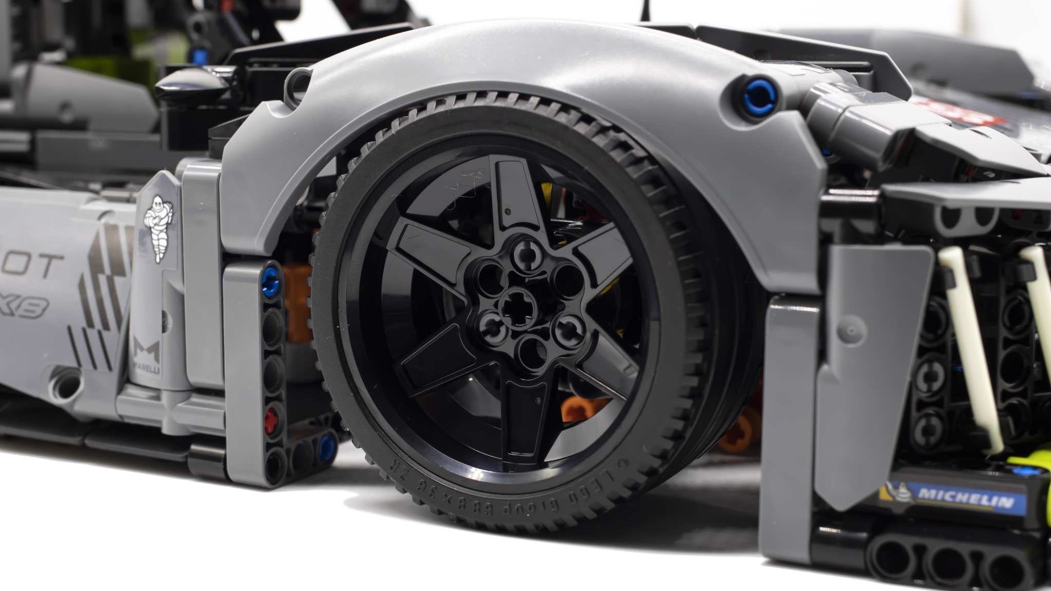 LEGO 42156 Peugeot 9X8 24H Le Mans Hybrid Hypercar review