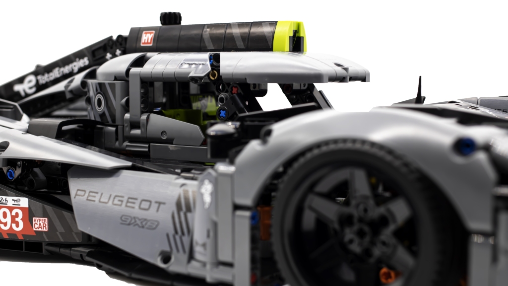 LEGO 42156 Peugeot 9X8 24H Le Mans Hybrid Hypercar review