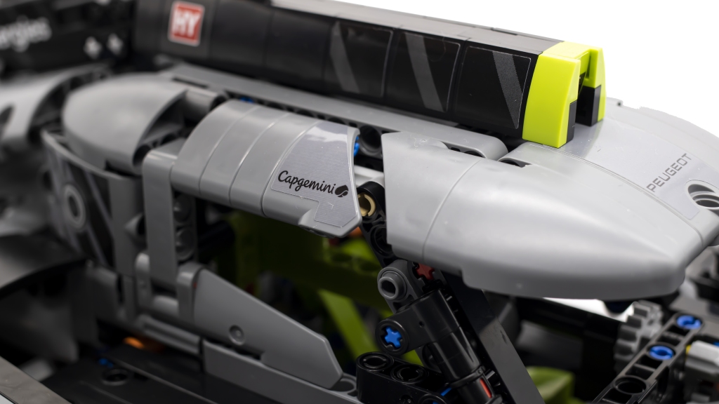 LEGO 42156 Peugeot 9X8 24H Le Mans Hybrid Hypercar review