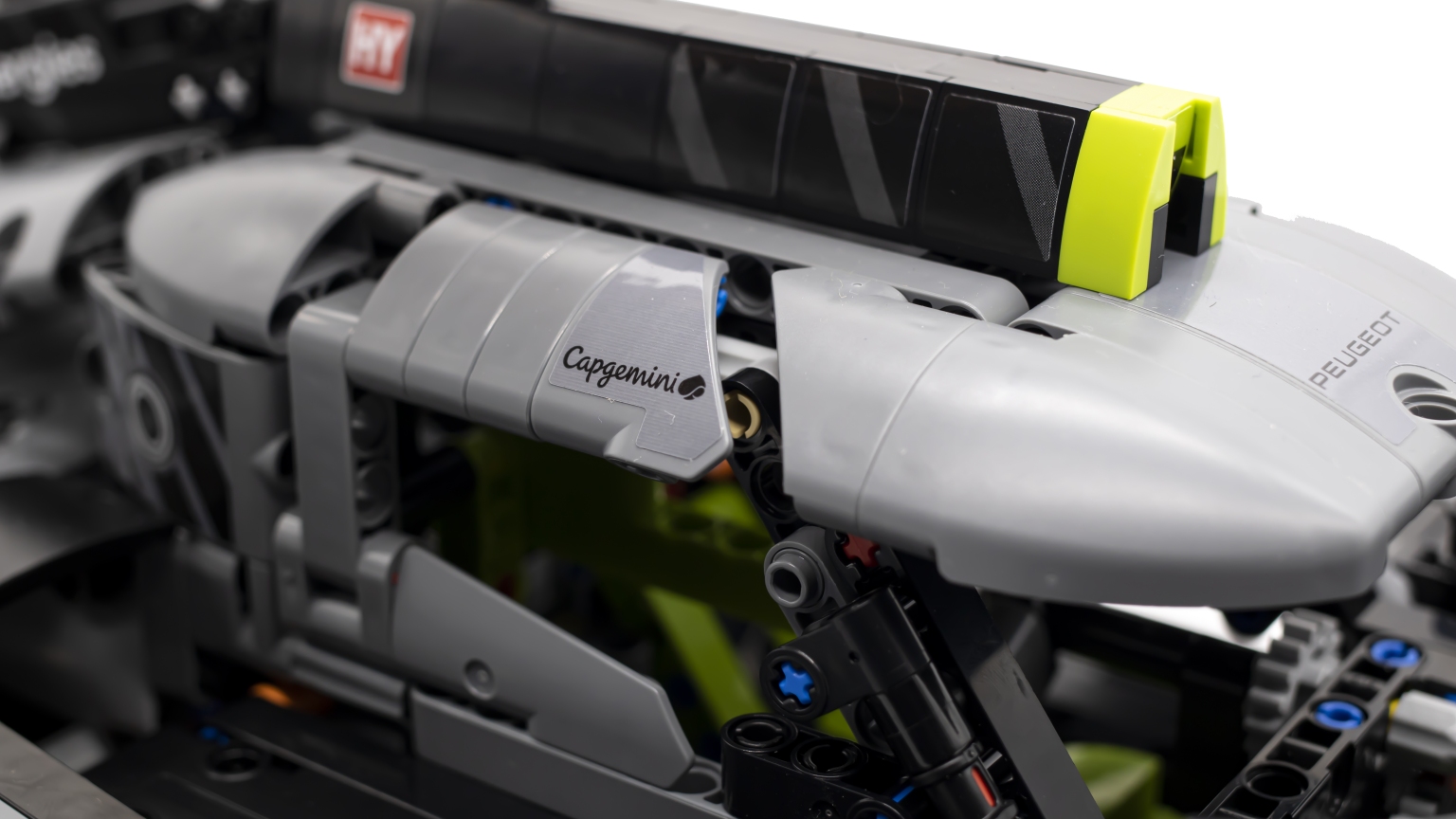 LEGO 42156 Peugeot 9X8 24H Le Mans Hybrid Hypercar review