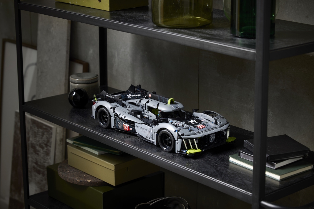 LEGO 42156 Peugeot 9X8 24H Le Mans Hypercar revealed