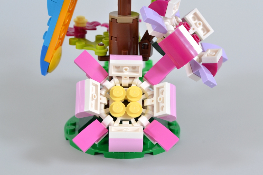 LEGO Creator 3-in-1 31136 Exotic Parrot review and gallery