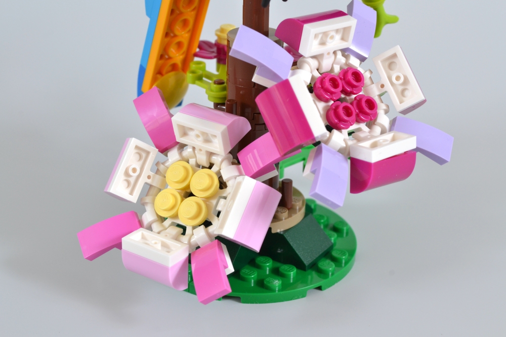 LEGO Creator 3-in-1 31136 Exotic Parrot review and gallery