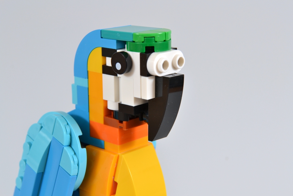 LEGO Creator 3-in-1 31136 Exotic Parrot review and gallery