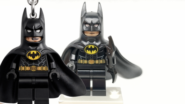 First look at brand new LEGO DC 30653 Batman 1992 polybag