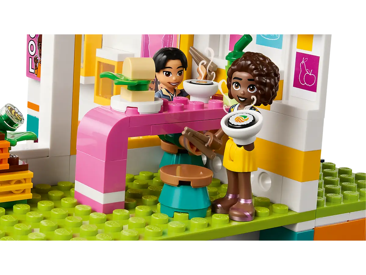 LEGO Friends character in summer set uses a BTS hairpiece