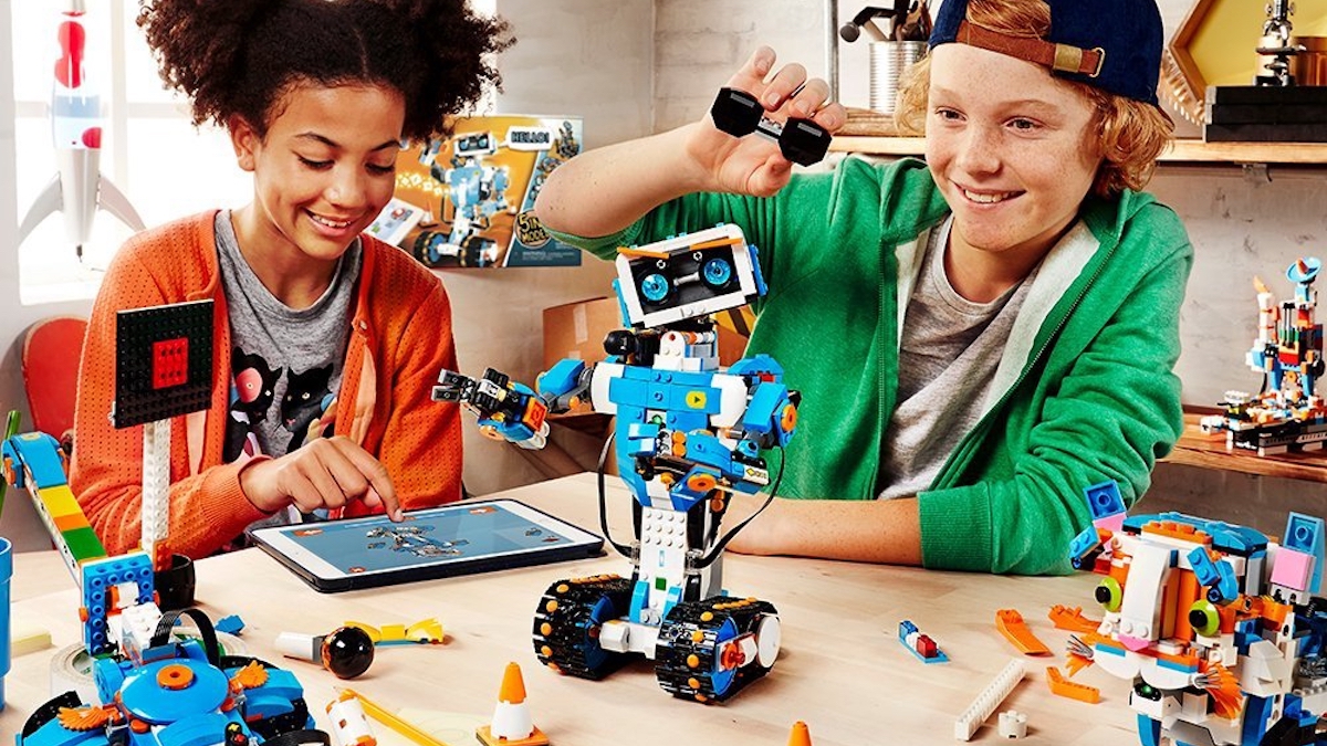 How three generations of LEGO designers joined forces for one set ...