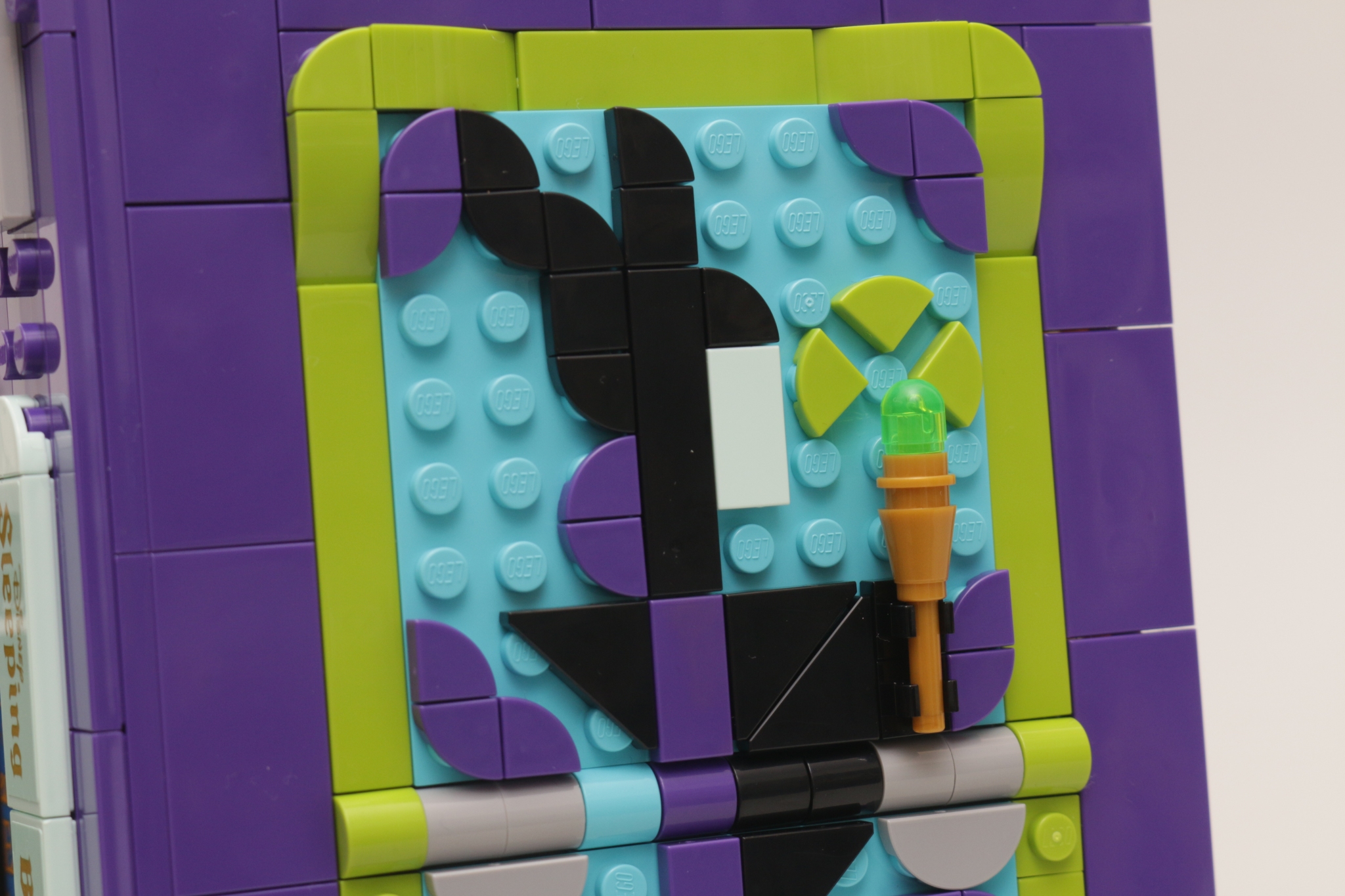 LEGO Disney 100 43227 Villain Icons review and gallery