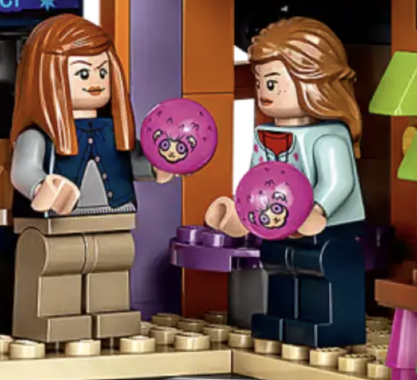 Every reference in LEGO Harry Potter 76422 Diagon Alley: Weasleys ...