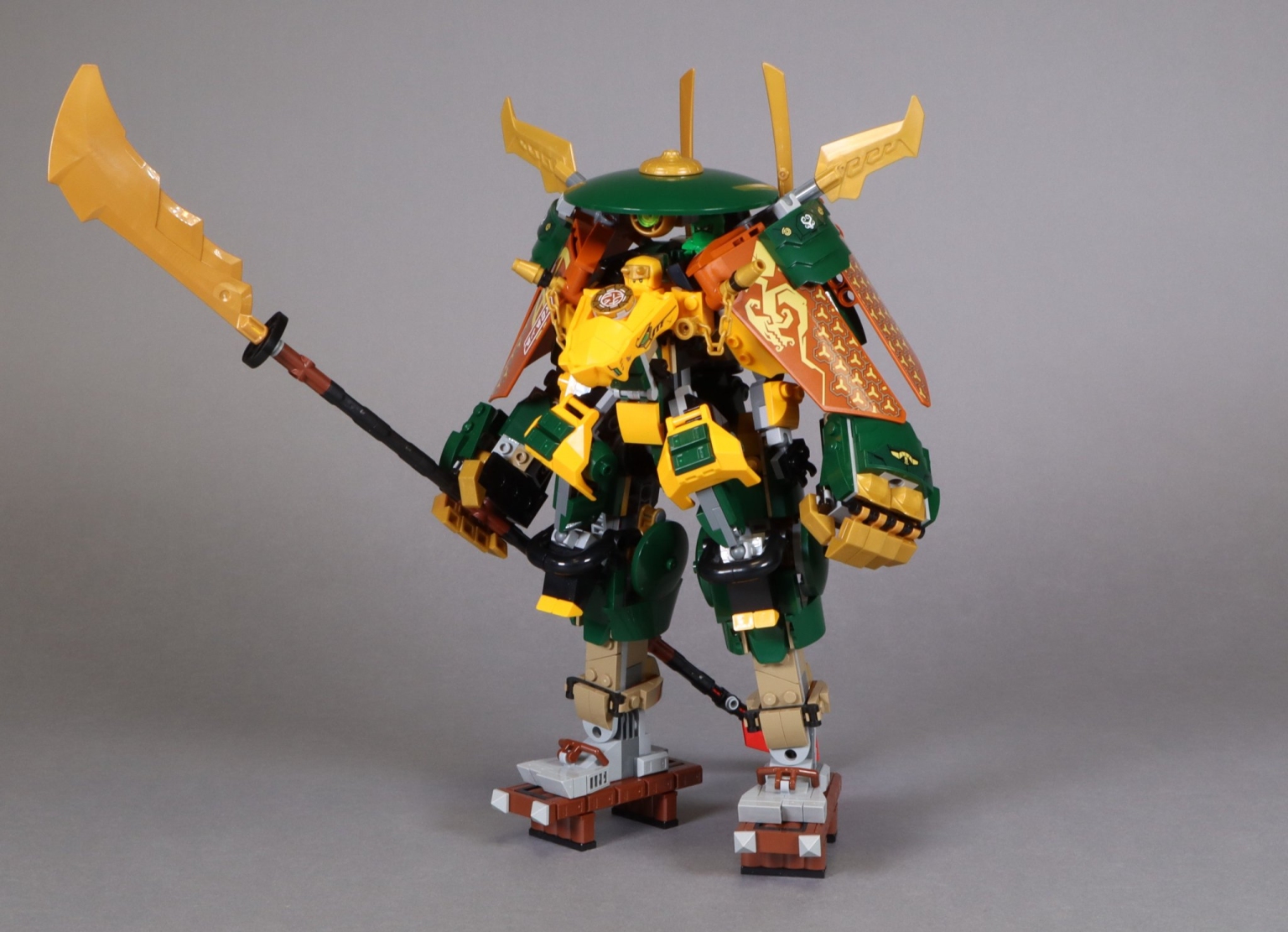 New NINJAGO mech evokes a classic BIONICLE set